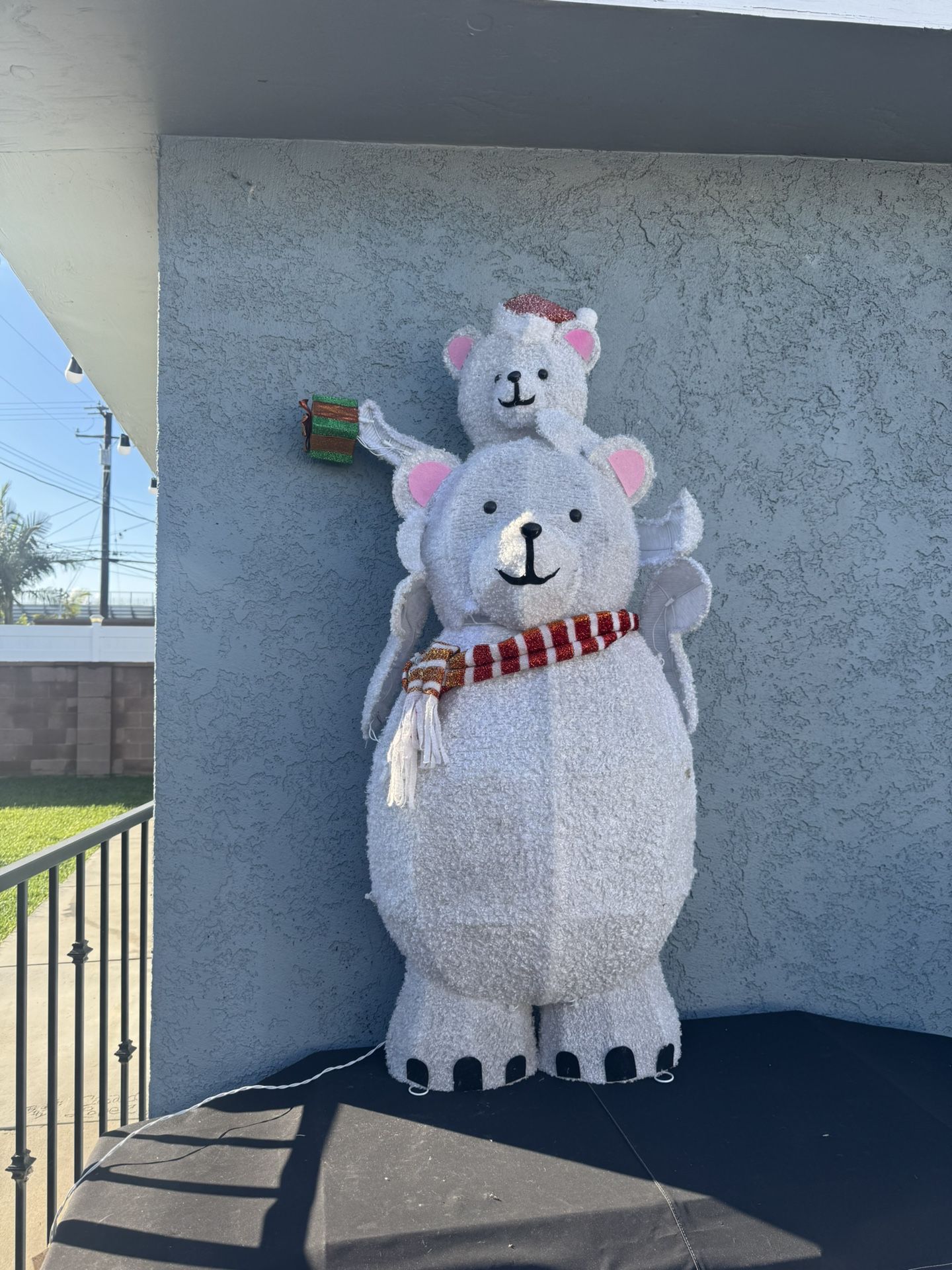 Holiday White LED Lighted Bear And Cub for Sale in Bellflower, CA - OfferUp
