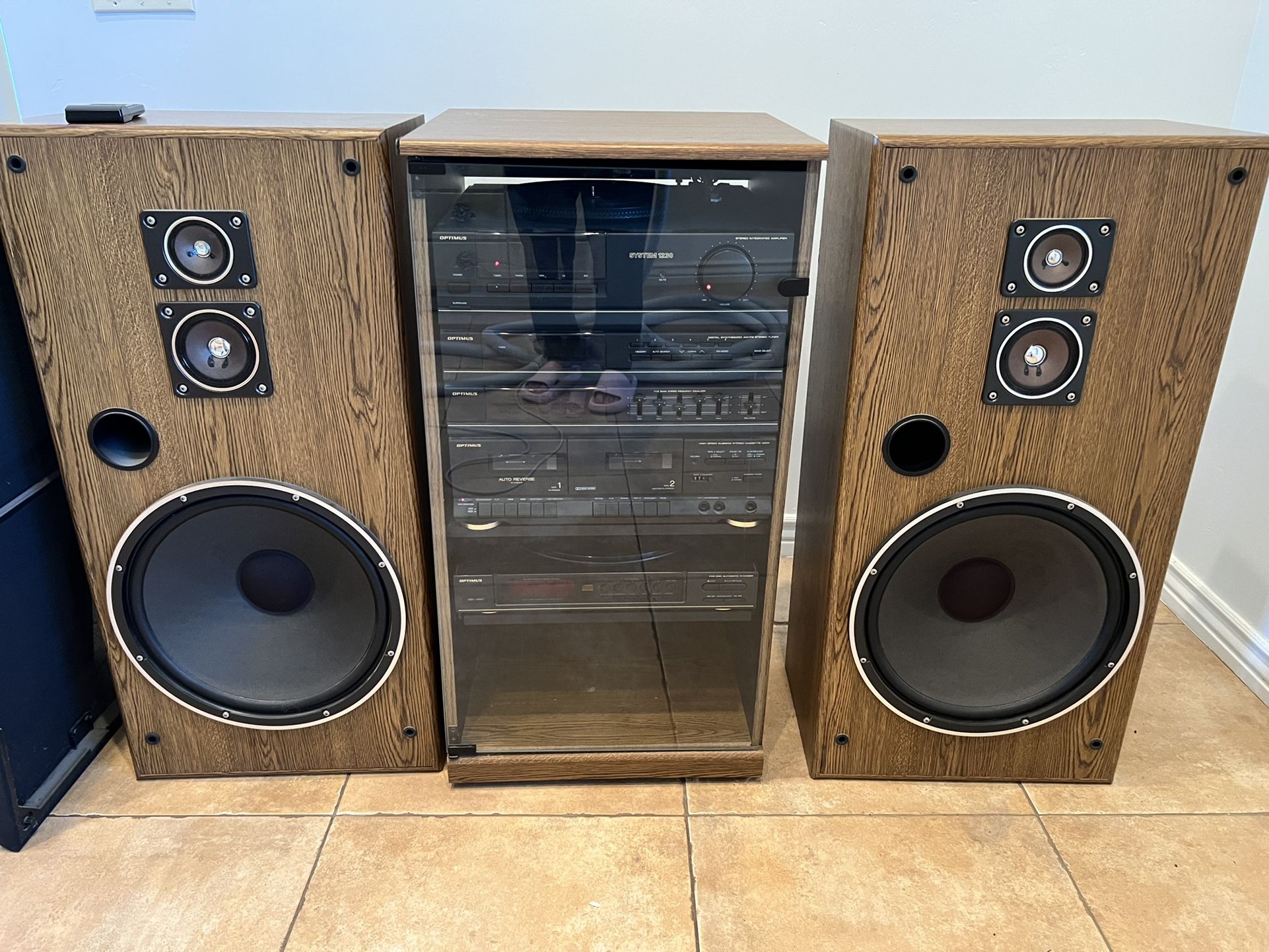 Vintage Stereo System Optimus/Realistic for Sale in Buckeye, AZ - OfferUp