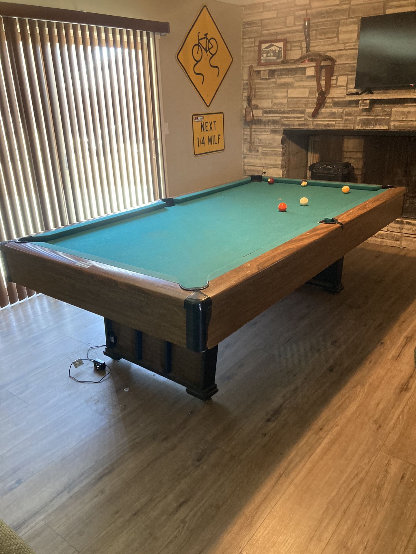 1975 Brunswick Vintage Pool Table for Sale in Rancho Suey, CA - OfferUp