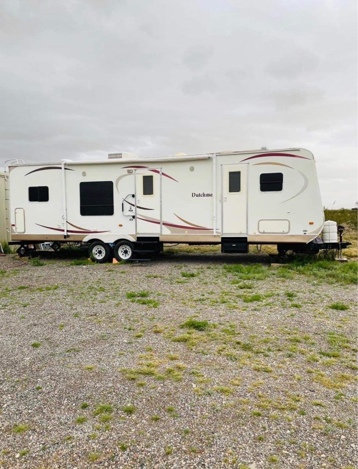 Dutchmen 32 Foot RV Slide. Great Condition! Ready To GO! for Sale in ...