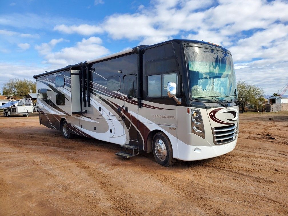 2018 Thor Challenger 37tb class A motorhome 3 slides sleeps 10 for Sale ...