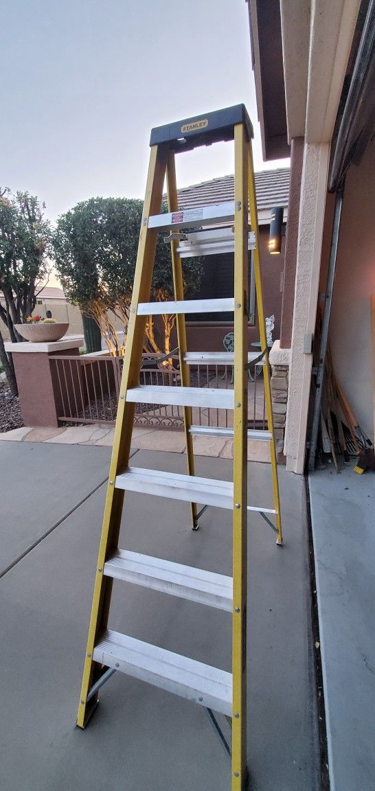Stanley ladder for Sale in Phoenix, AZ - OfferUp