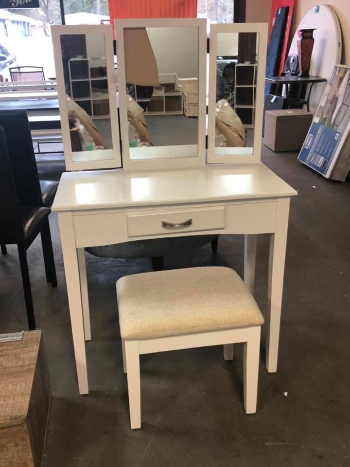 New Tri-Fold Vanity W/Mirror, White for Sale in Columbia, SC - OfferUp