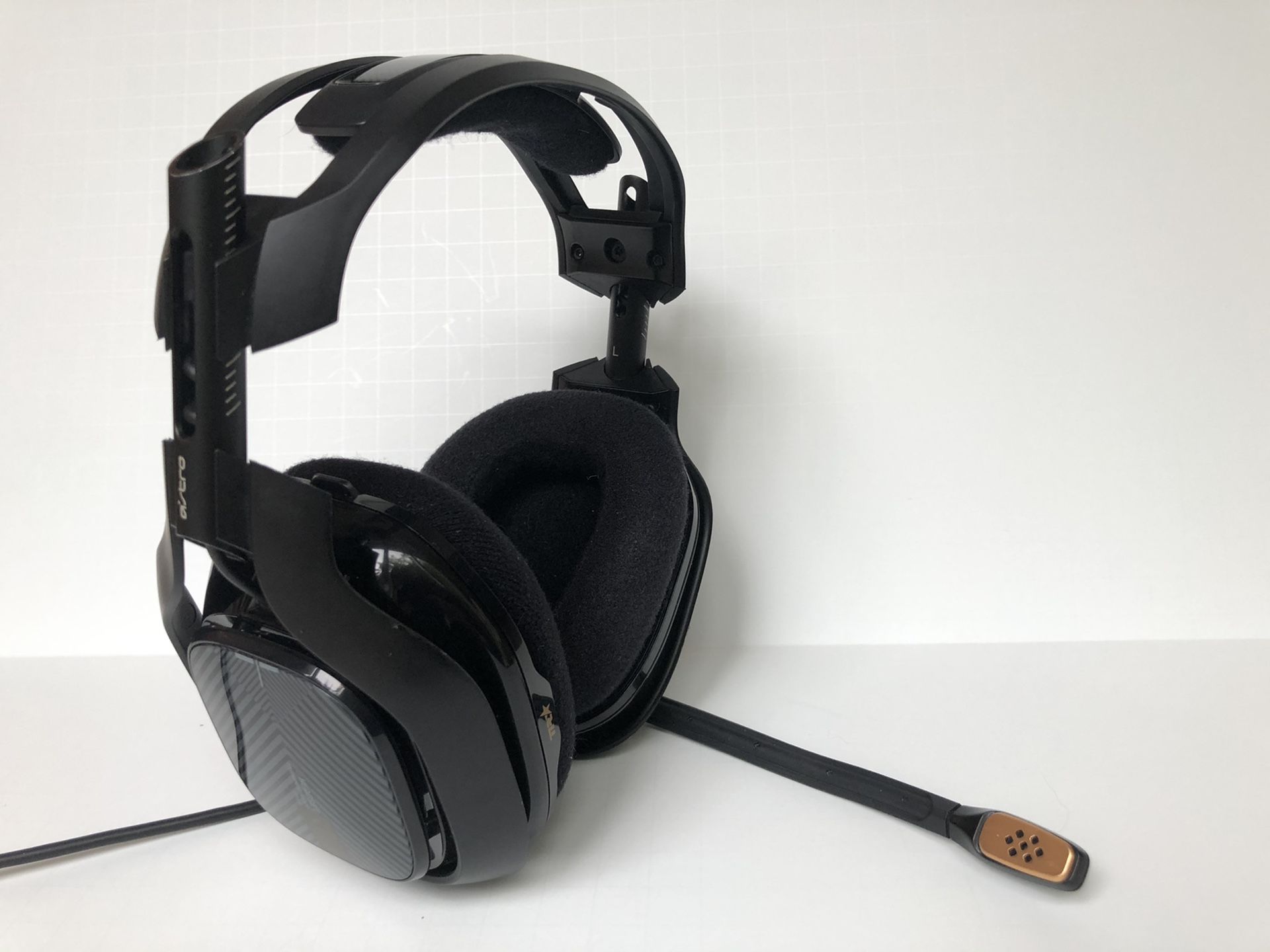 Astro A40 TR Gaming Headset for PC, MAC, XBox and PS4 for Sale in Coral ...