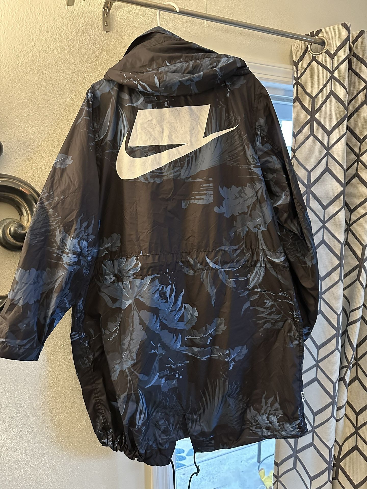 Nike Long Rain Coat. Size Medium for Sale in Dana Point, CA - OfferUp