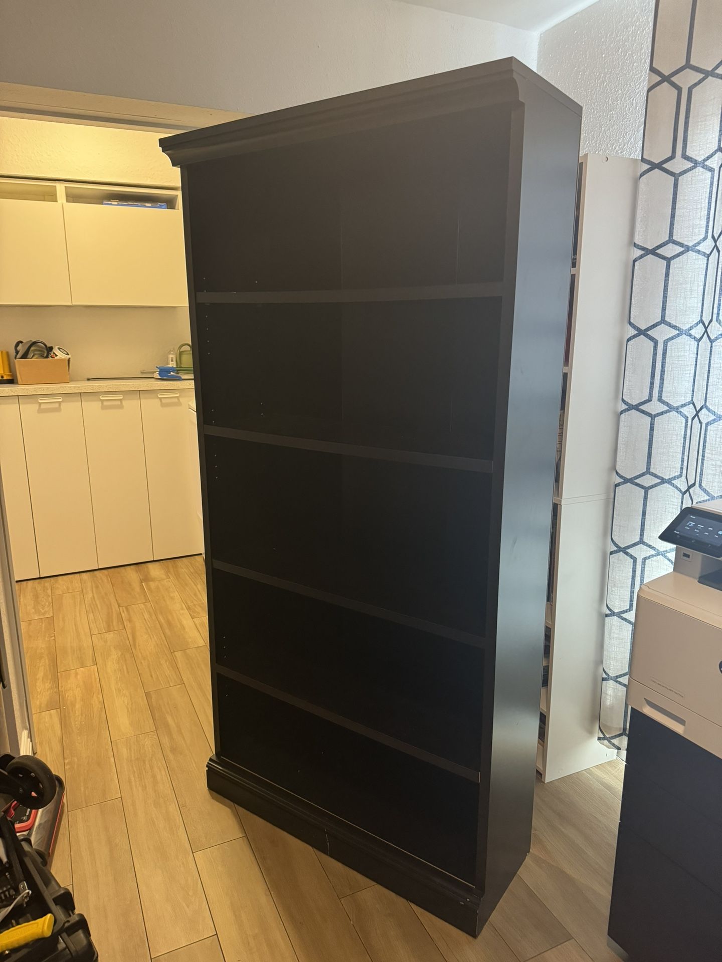Very sturdy book shelf for Sale in Oakland Park, FL - OfferUp