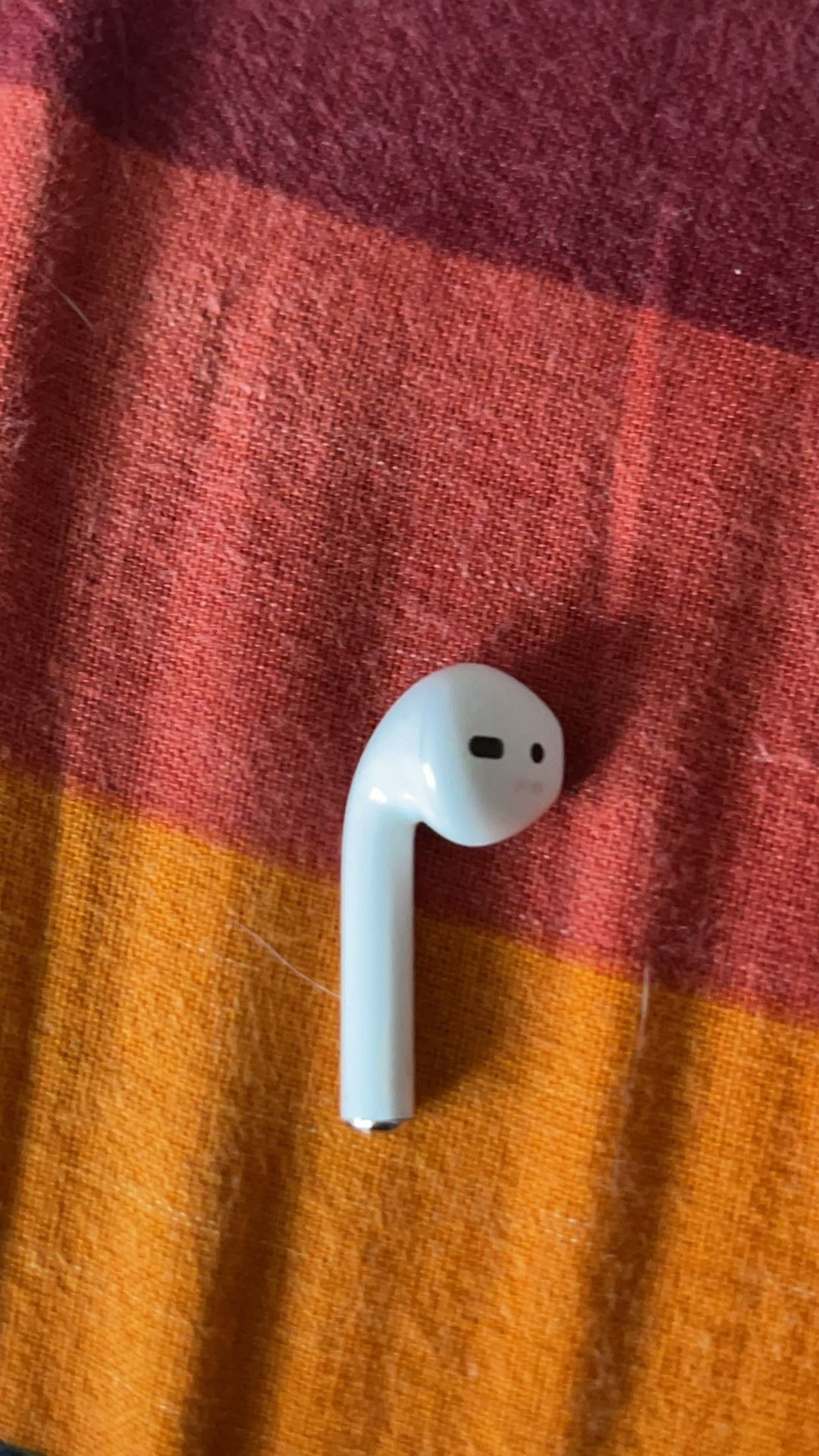 Left Airpod 1st gen for Sale in Yorba Linda, CA - OfferUp