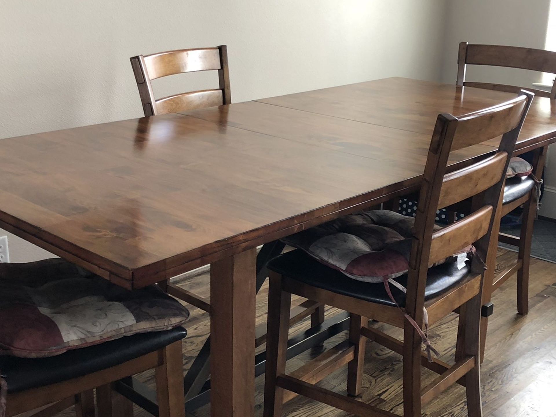 Kitchen table with 4 chairs for Sale in Houston, TX - OfferUp