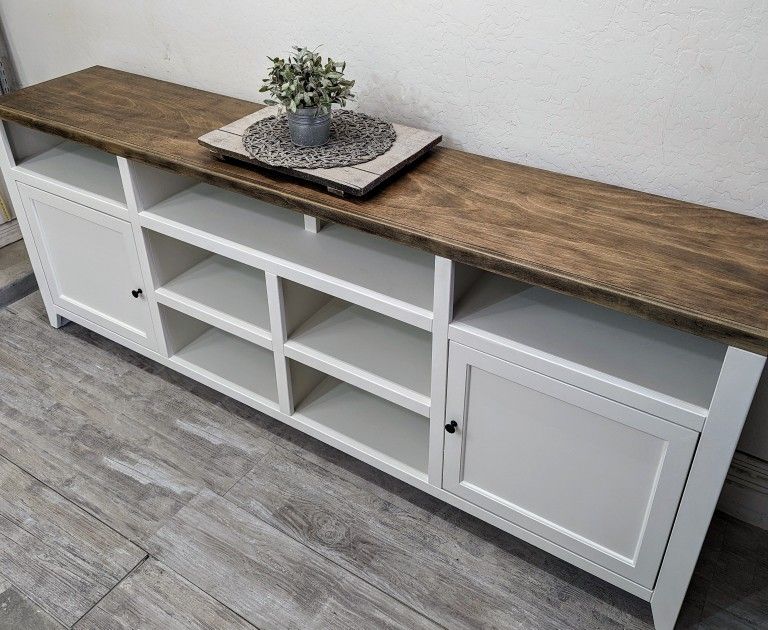GORGEOUS Tv stand / Staging Furniture holds 95" Tv stand ... NEVER USED ...