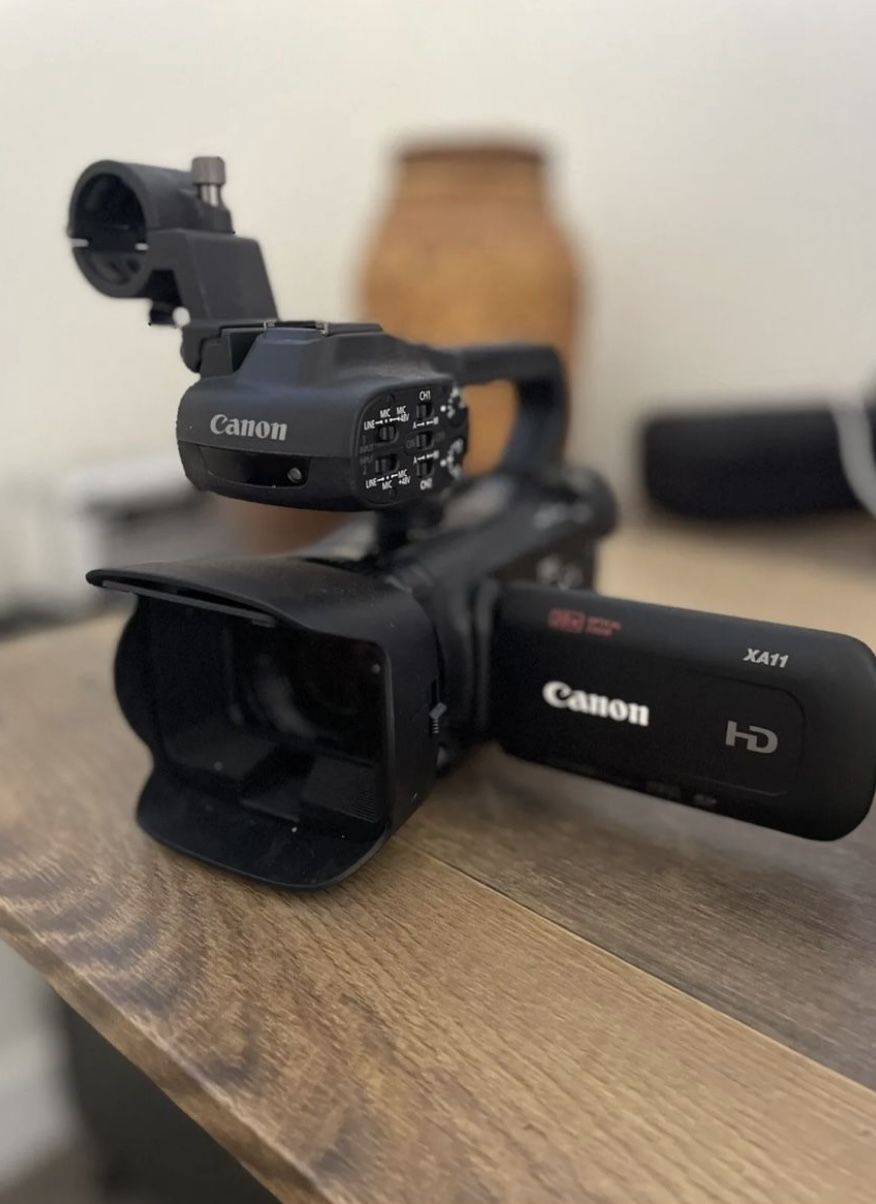 Canon XA11 Video Camera — Barely Used — 10 Months Old for Sale in Mesa ...