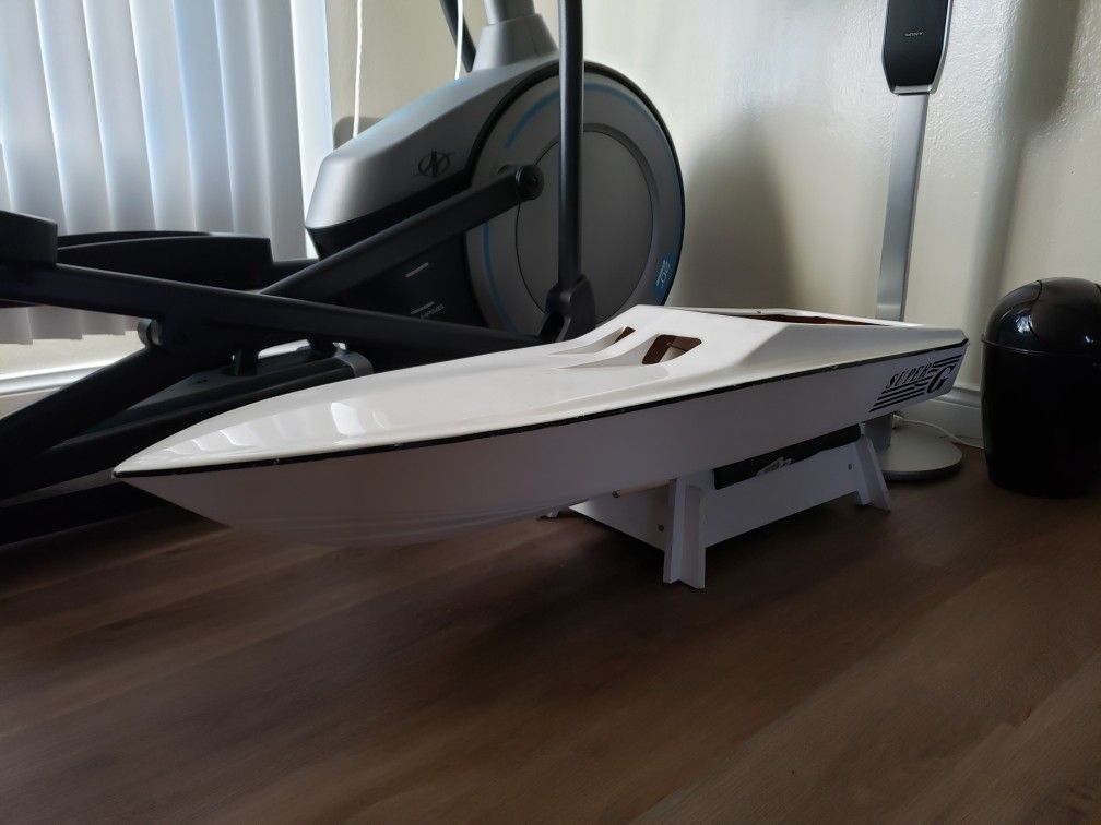 Rc boat hull Súper G. for Sale in Gardena, CA - OfferUp