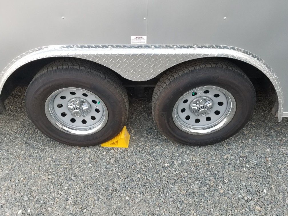 Must sell today moving 2017 20x8.5x7 enclosed trailer for Sale in ...