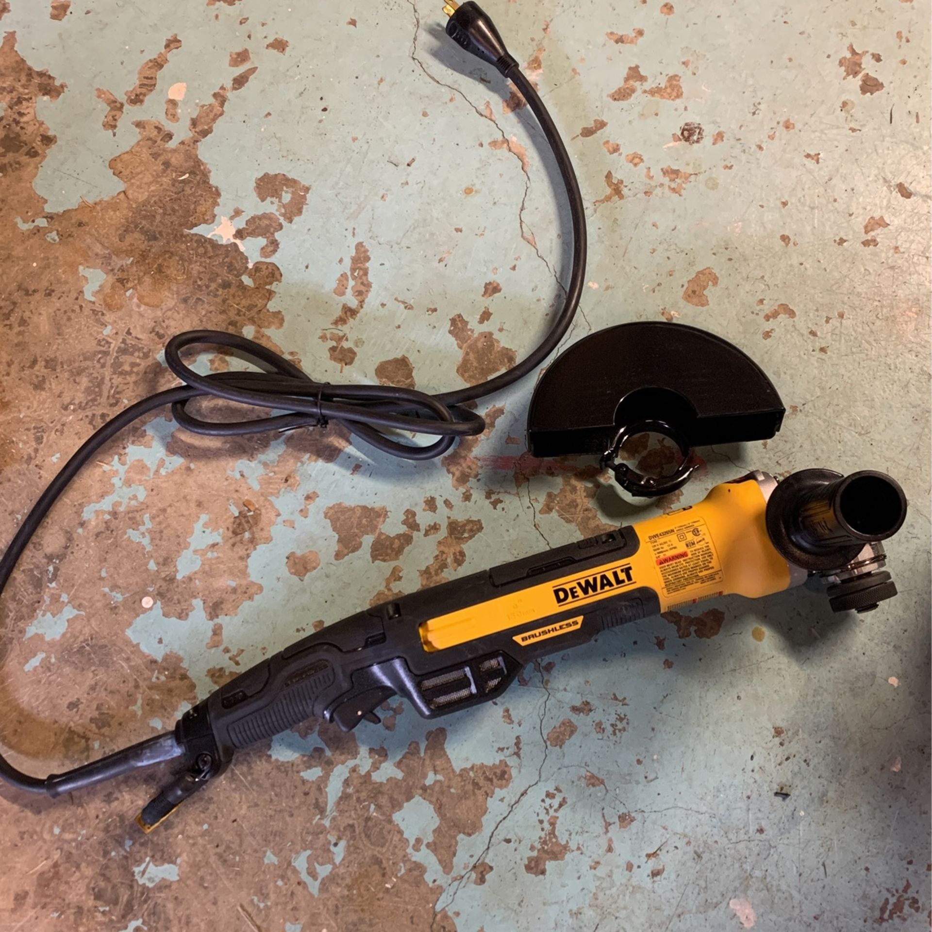 Dewalt 5” Rat Tail No Lock Grinder for Sale in Seattle, WA - OfferUp