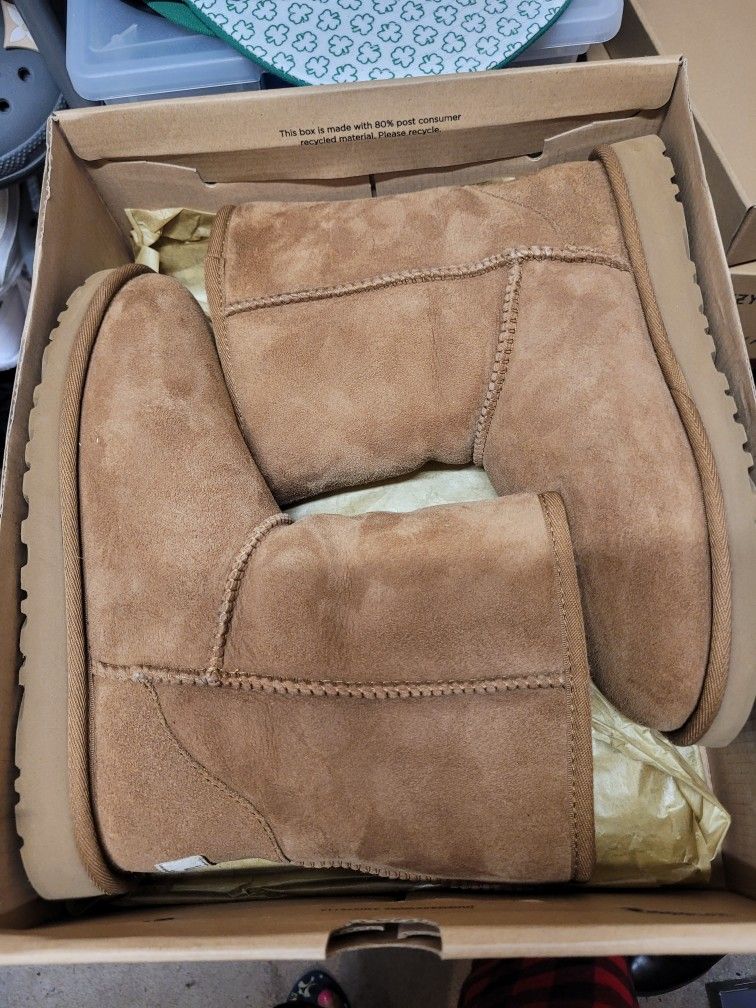 Classic Uggs for Sale in Middletown, NY - OfferUp