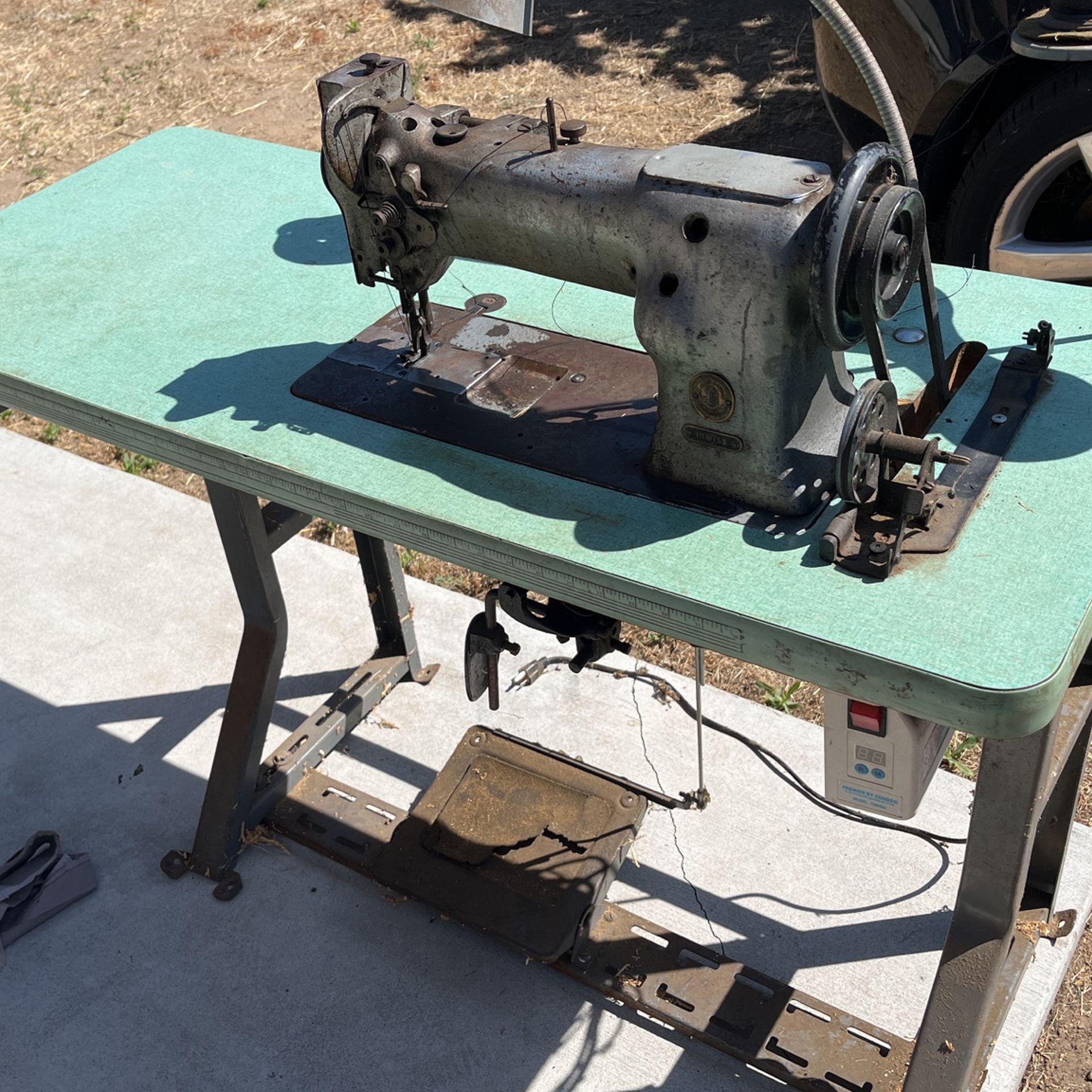 Singer 111w155 Sewing Machine With Servo Motor for Sale in Los Angeles ...