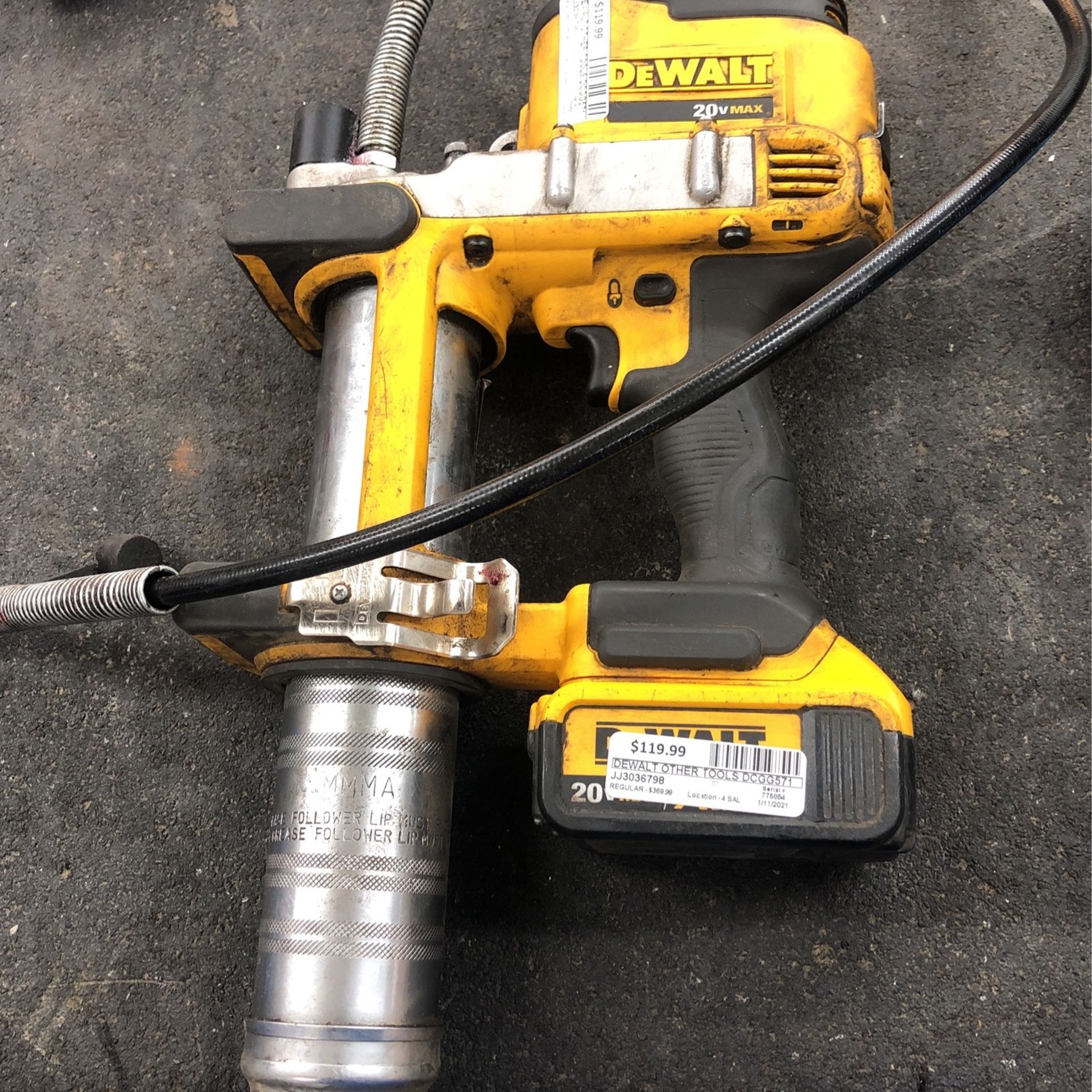 dewalt cordless grease gun DCGG571 for Sale in Commerce City, CO - OfferUp
