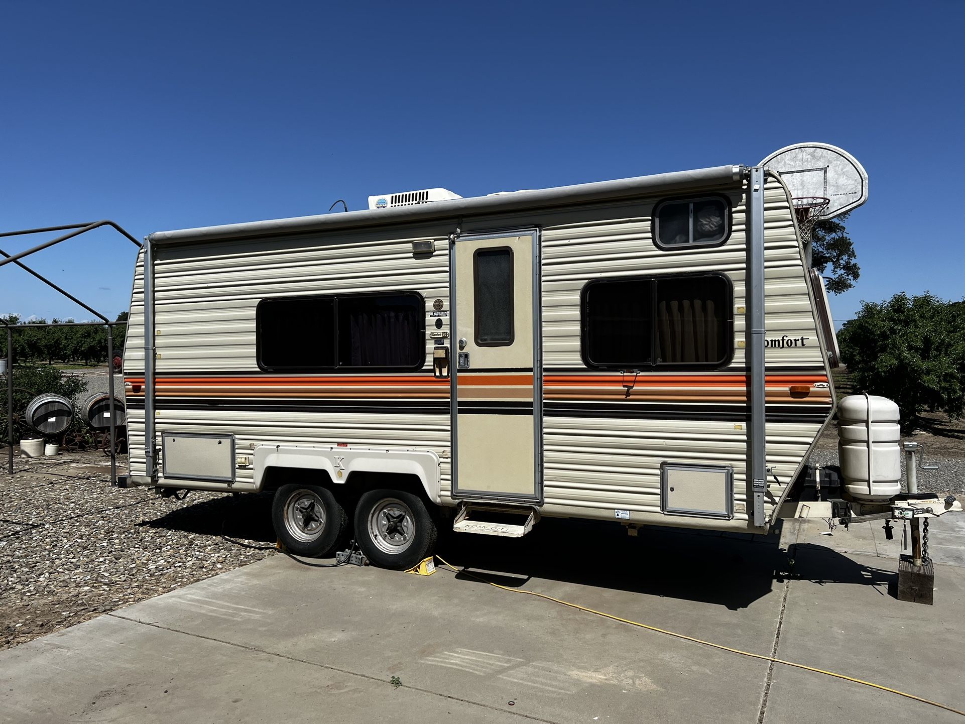 1984 Komfort Travel Trailer for Sale in Hanford, CA - OfferUp
