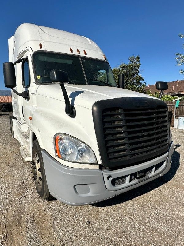 2017 Frht Cascadia for Sale in Rialto, CA - OfferUp