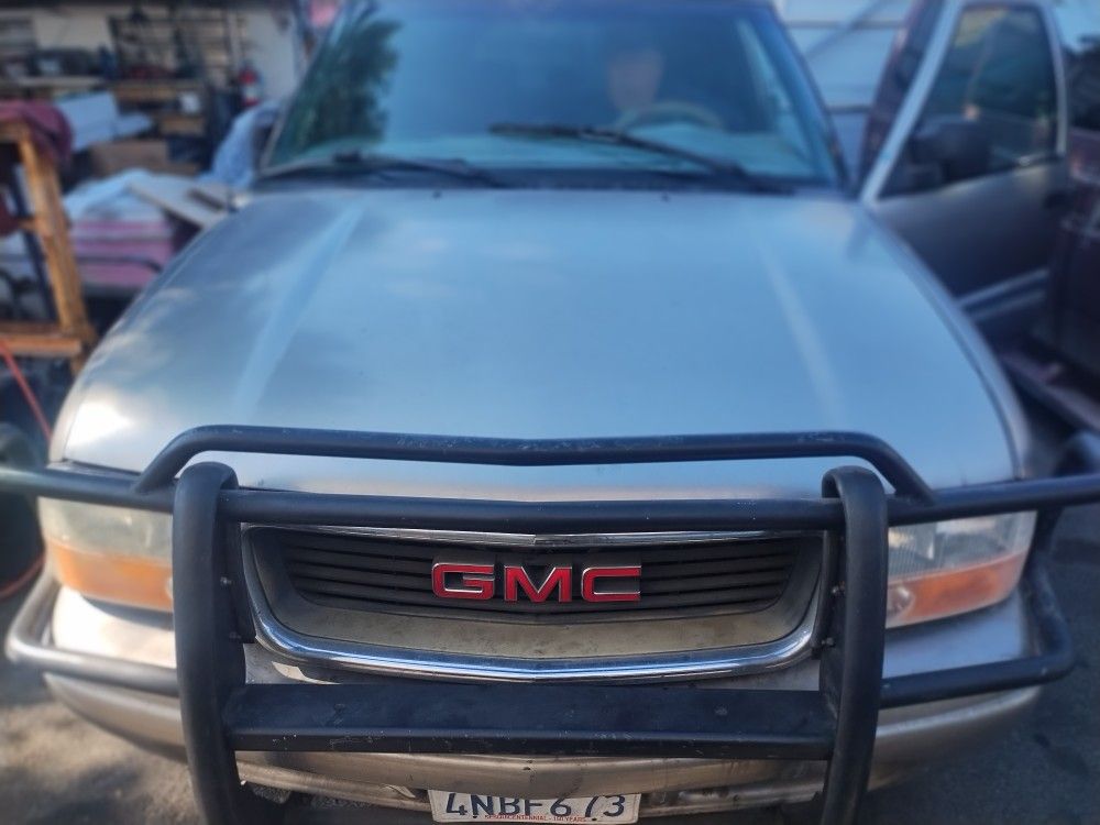 GMC Jimmy 2002 for Sale in Pomona, CA - OfferUp