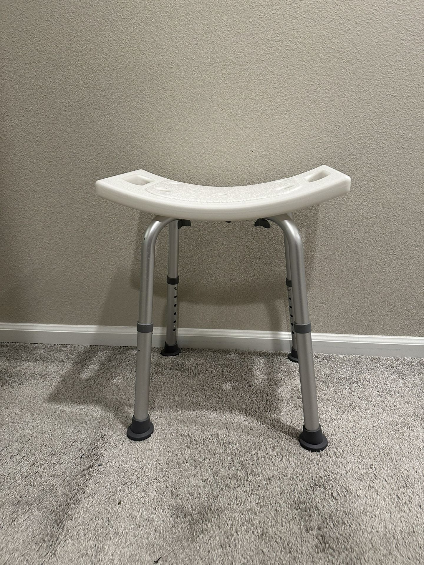 Shower Bench w/ Suction Grab Bars for Sale in Black Diamond, WA - OfferUp