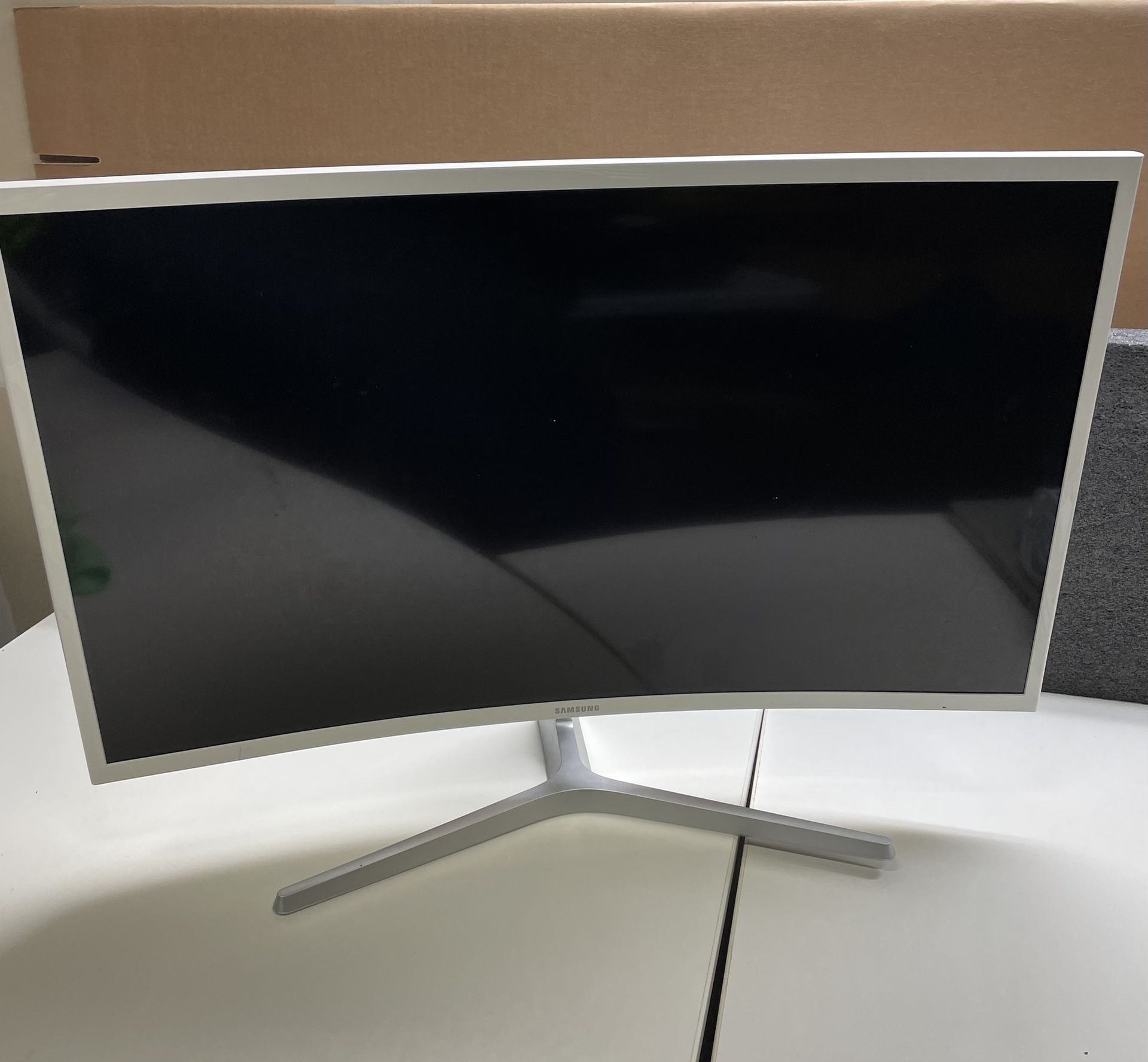 Samsung 32' C32F397FWN Curved Full-HD Monitor (bad pixels) for Sale in ...