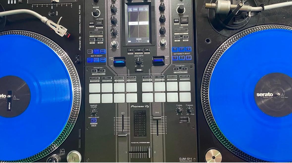 (2) Pioneer PLX 1000 Turntables & Phase Wireless Controller for Sale in ...