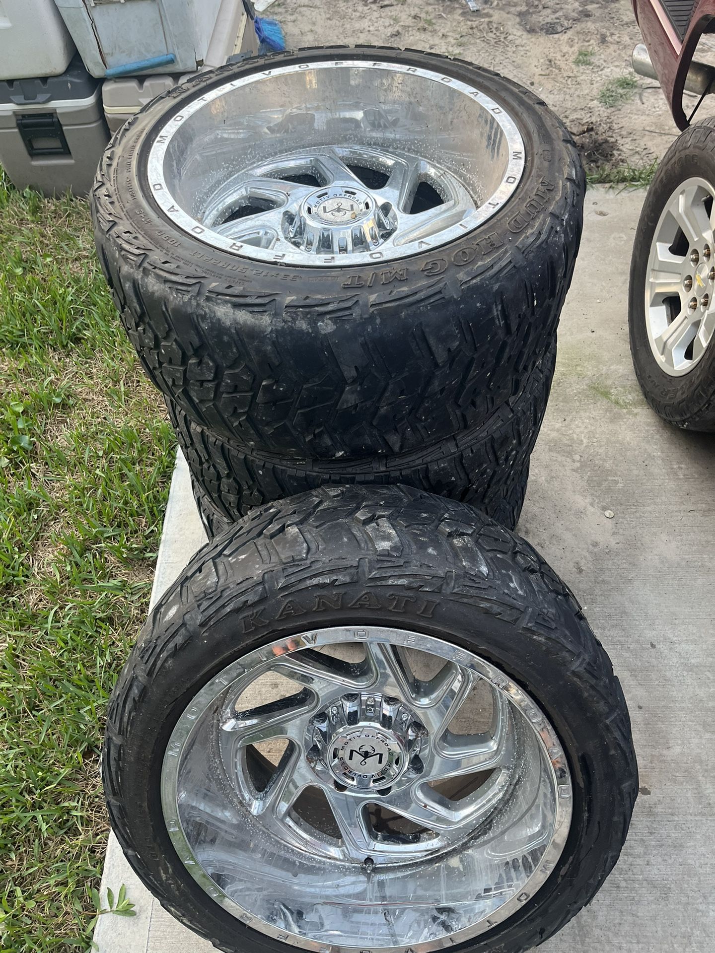 22x12 Wheels On 33” Tires for Sale in Crescent City, FL - OfferUp