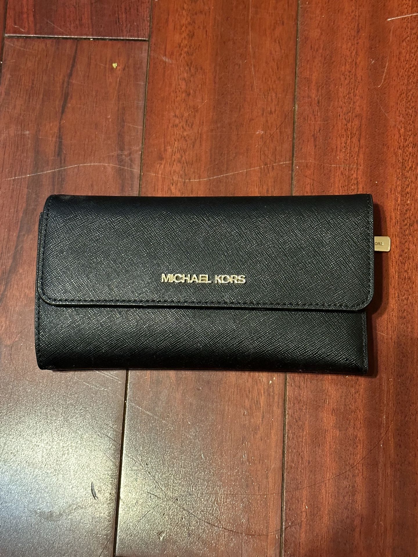 Michael Kors Wallet for Sale in Los Angeles, CA - OfferUp