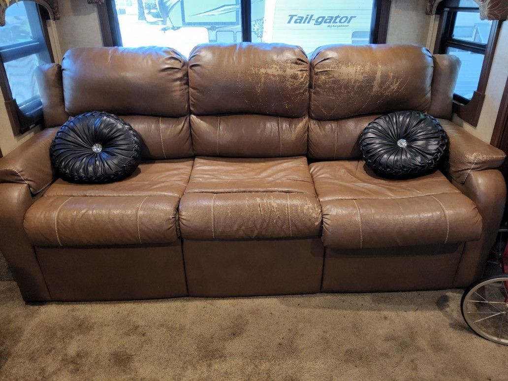 ***FREE FREE FREE (2) COUCHES*** for Sale in Lake Elsinore, CA - OfferUp