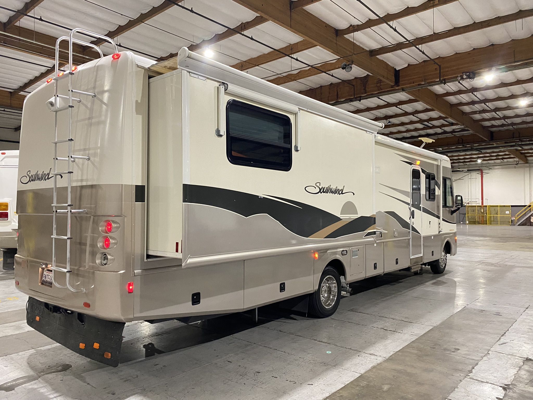 2004 rv motorhome for Sale in Phillips Ranch, CA - OfferUp