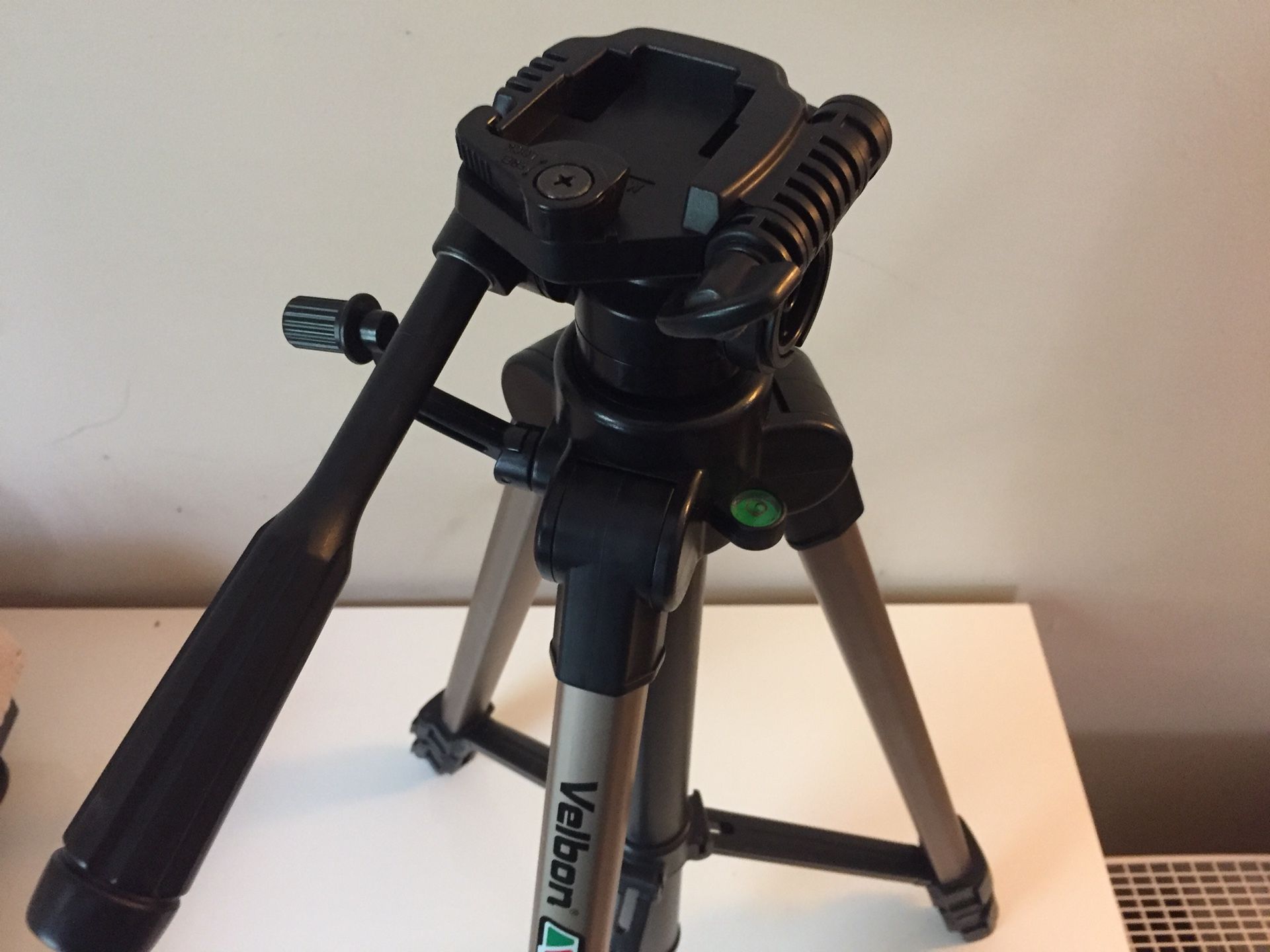 Velbon S-6000 Aluminum 3 Way Pan Head Tripod with Built in Level (24 ...
