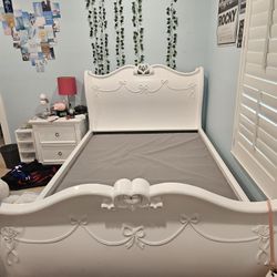 Disney Sleigh Bed Size Full Comes With Bunkie Board for Sale in West Palm Beach FL OfferUp