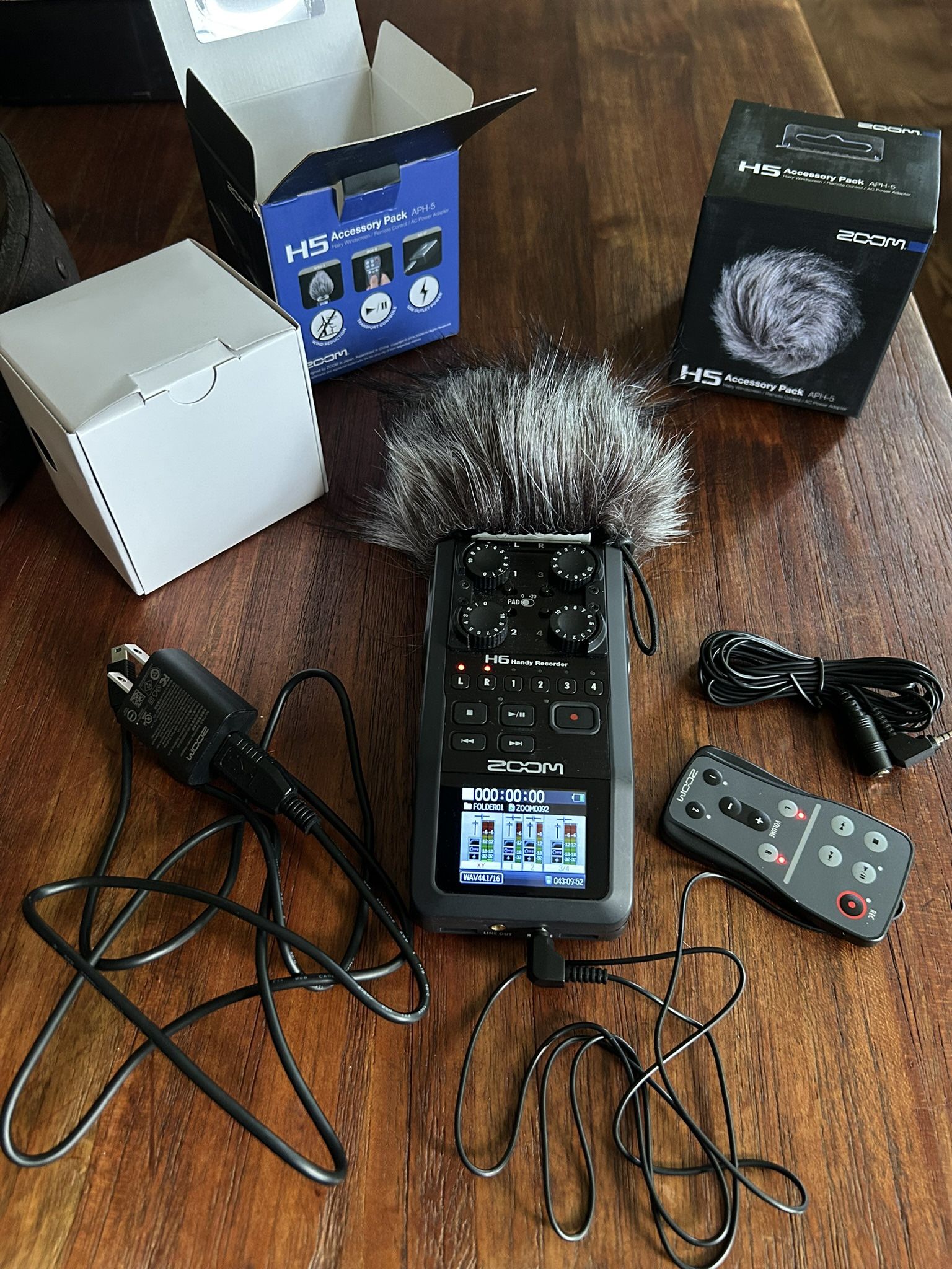 Zoom Accessory Pack For H6 & H5 Field Recorder New In Box Remote ...