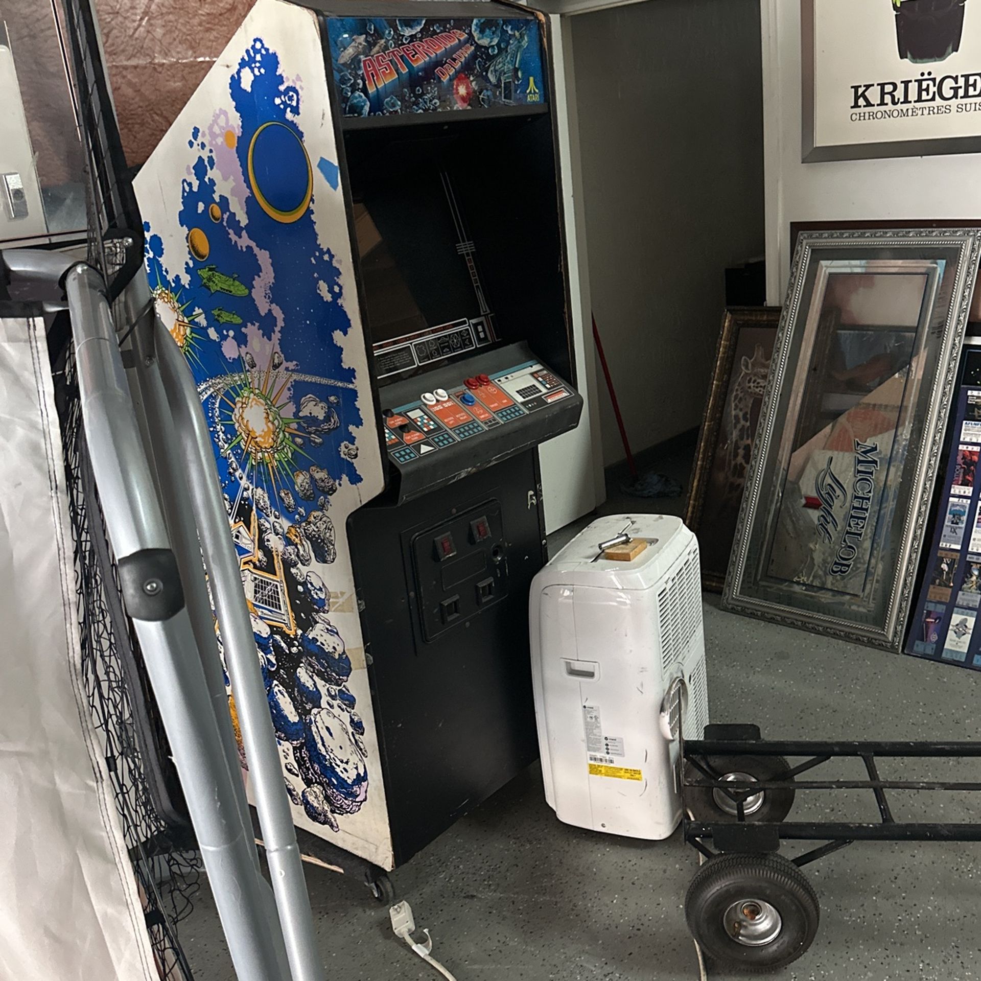 Asteroids deluxe machine powers on screen looks very dim first $150 ...