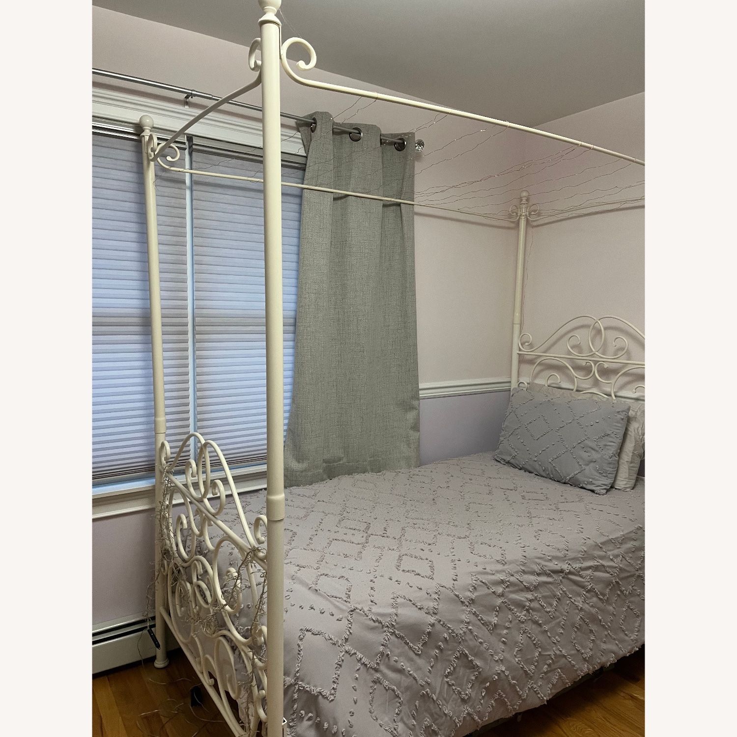 The Bombay Company Girls 4 Poster Canopy Bed White Twin Size for Sale in Lower Gwynedd Township PA OfferUp