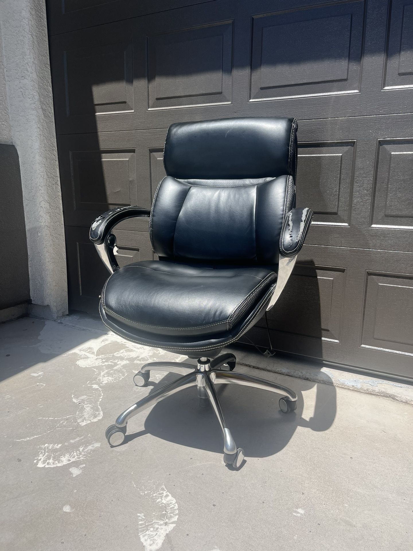 Lazy boy chair Office Rolling Lazyboy for Sale in Las Vegas, NV - OfferUp