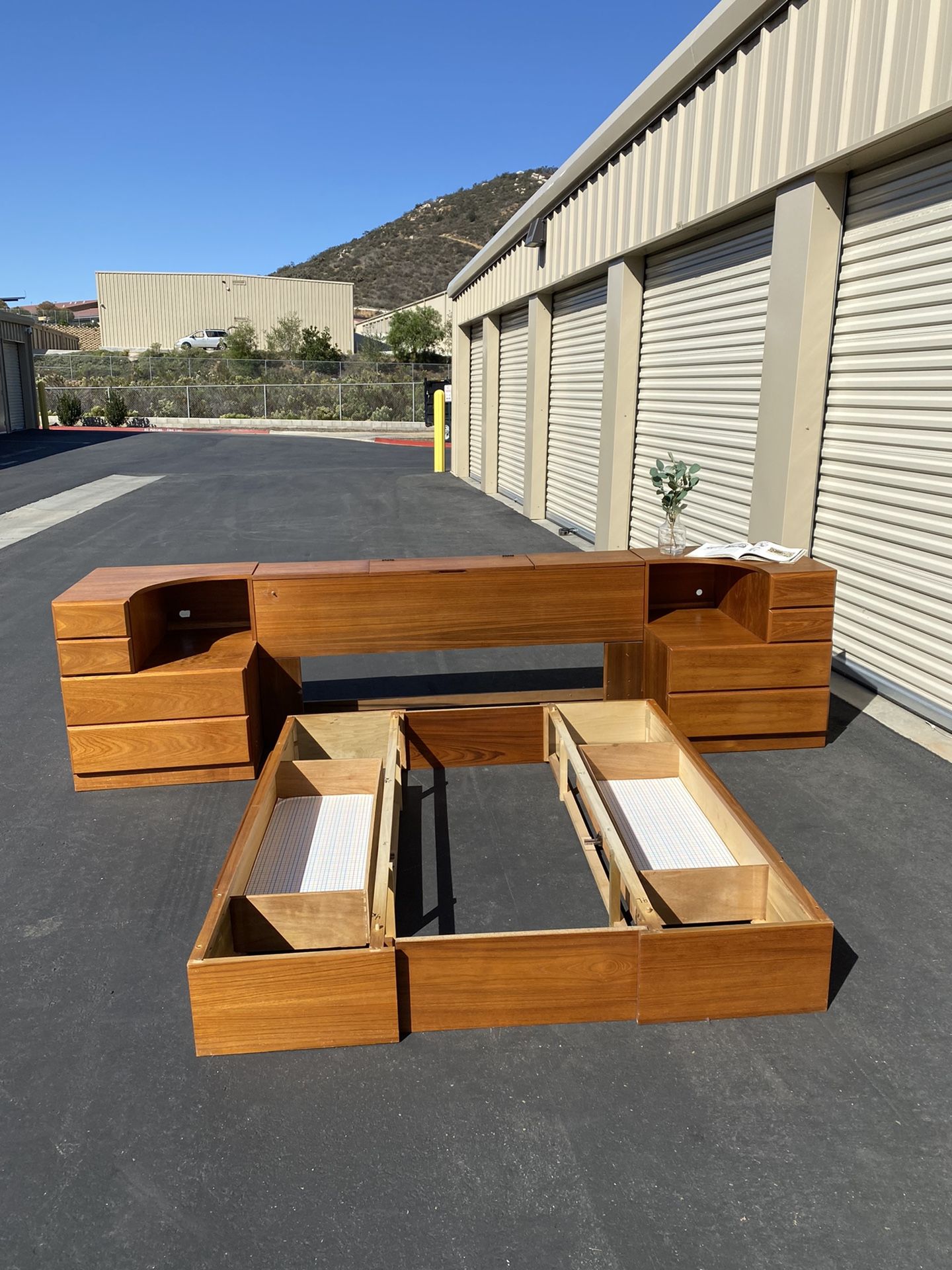DIXIE Scova QUEEN Mid Century Modern TEAK Platform Bed With Nightstands ...