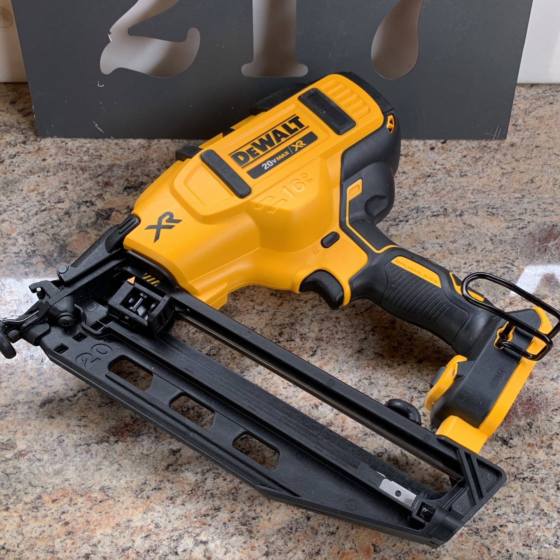 Dewalt cordless finish nailer store