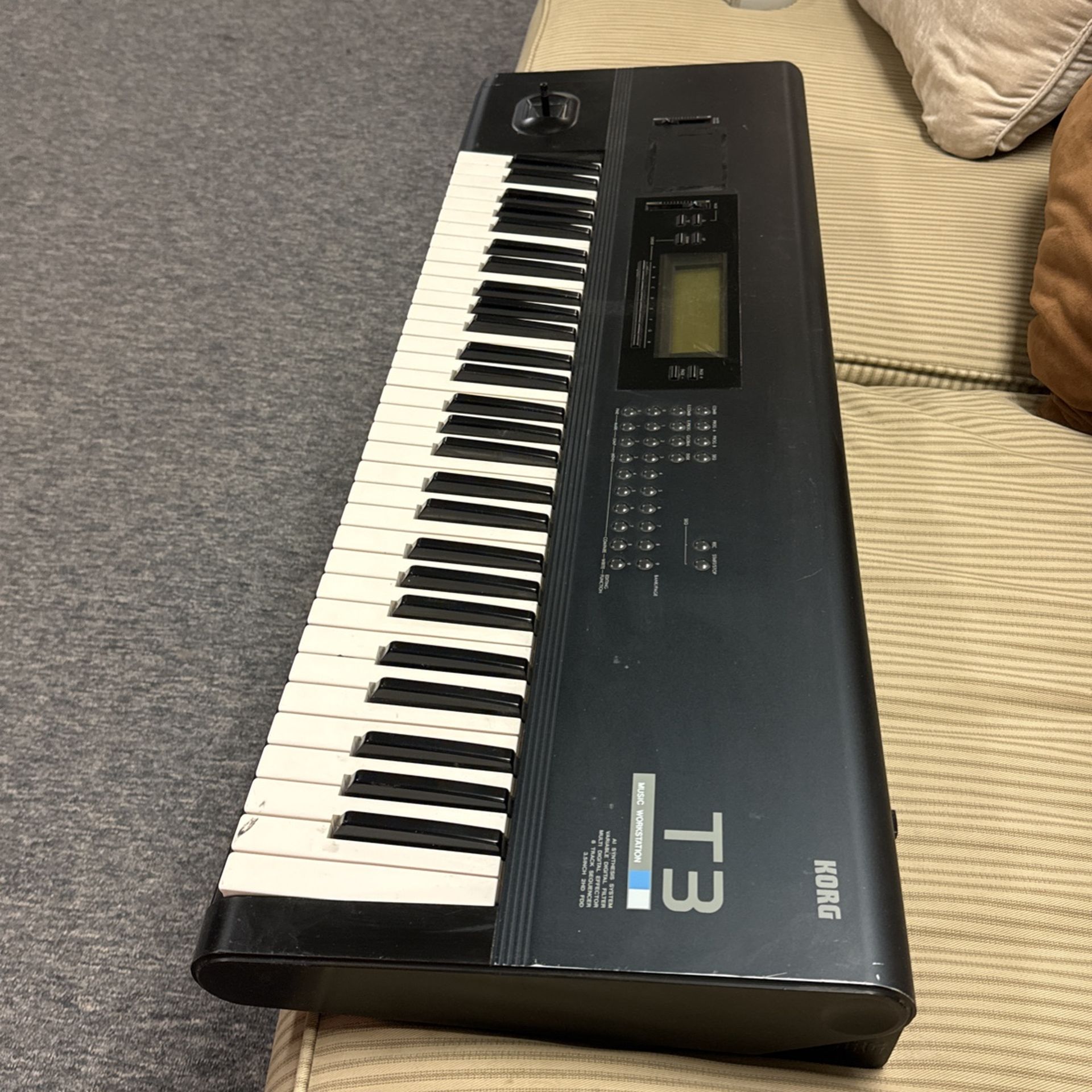 KORG T3 Music WorkStation for Sale in Everett, WA - OfferUp
