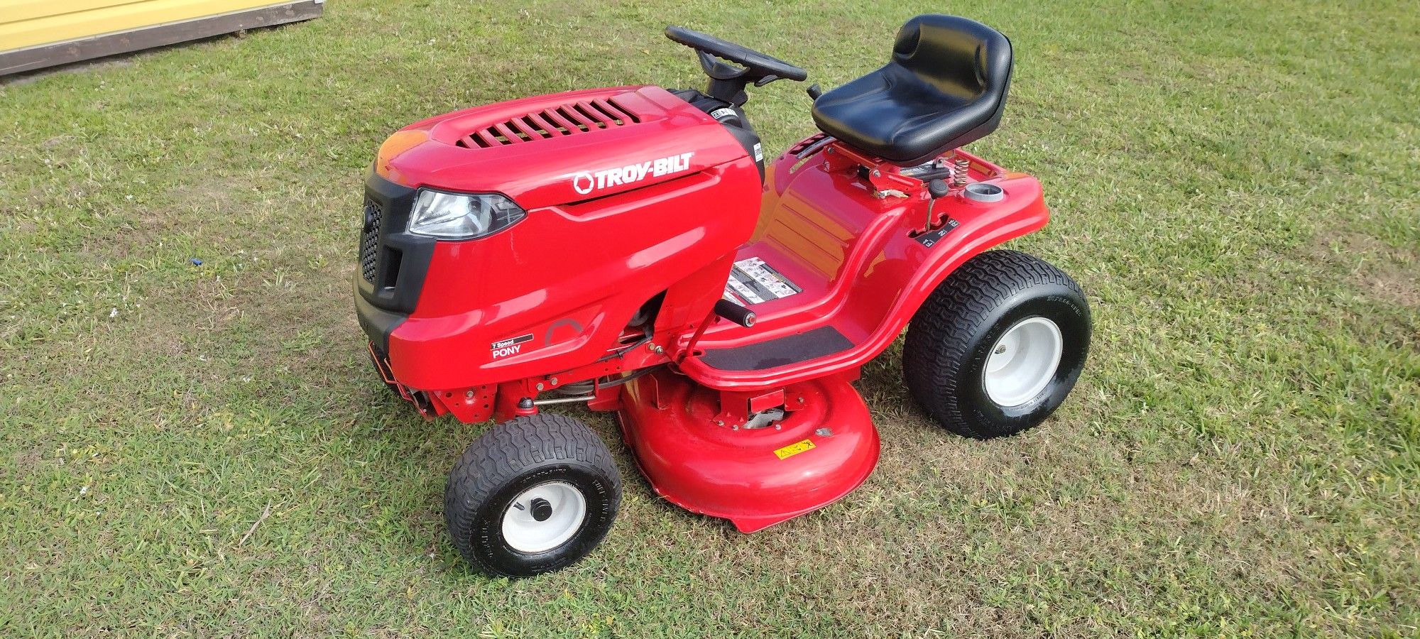 42" Troy-Bilt Riding Lawn Mower for Sale in Port St. Lucie, FL - OfferUp