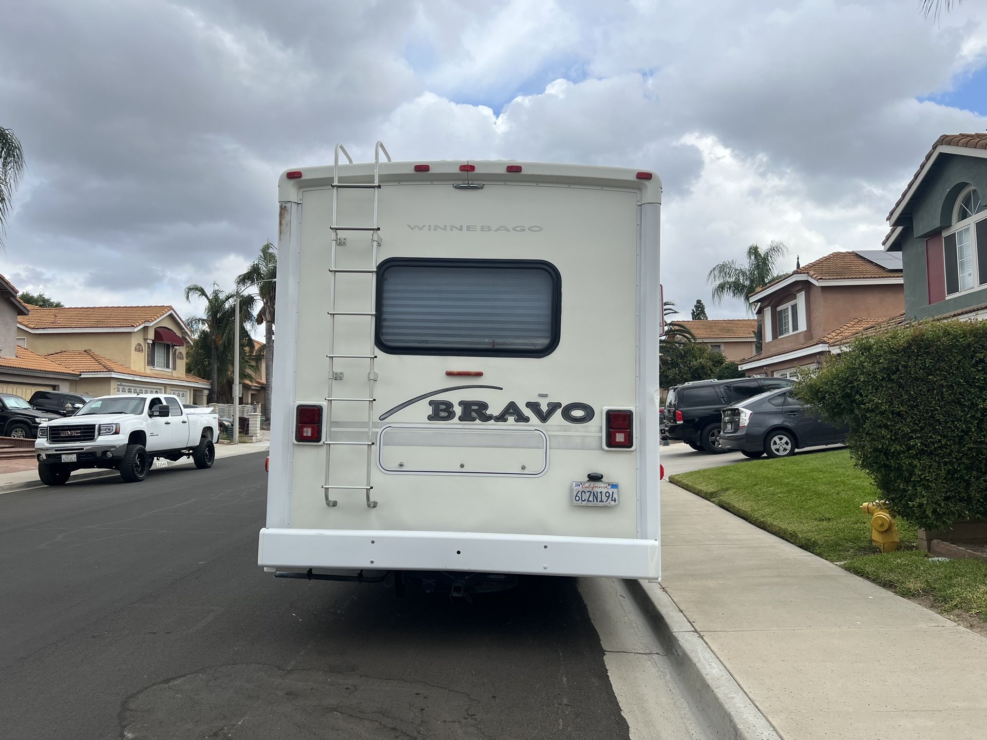 98 Winnabego Brave for Sale in Moreno Valley, CA - OfferUp