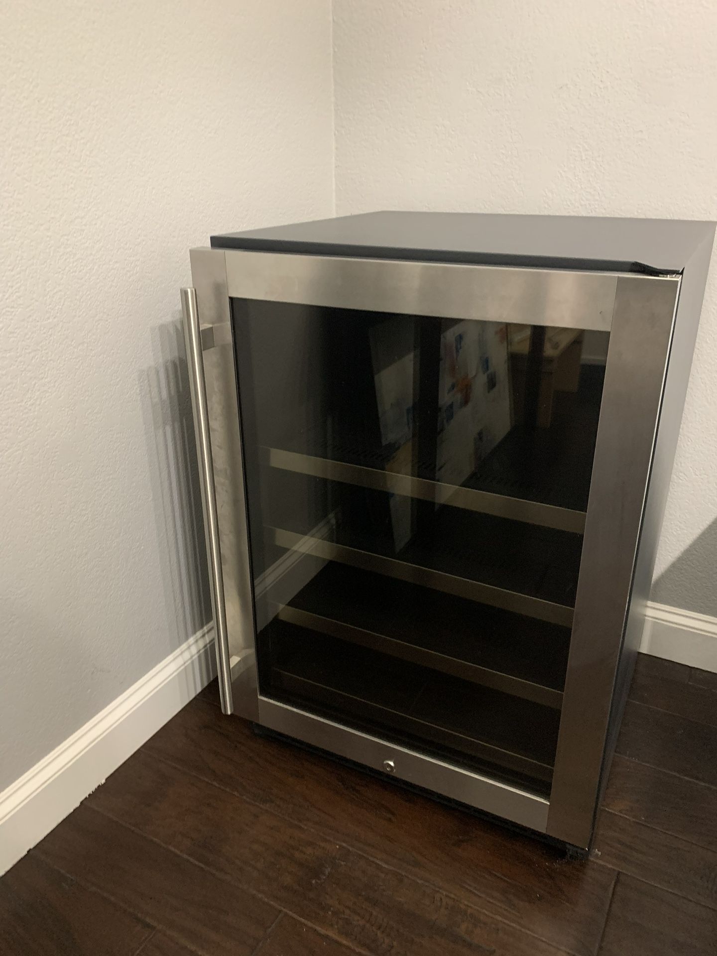 Beverage fridge (excellent condition) for Sale in Richardson, TX - OfferUp