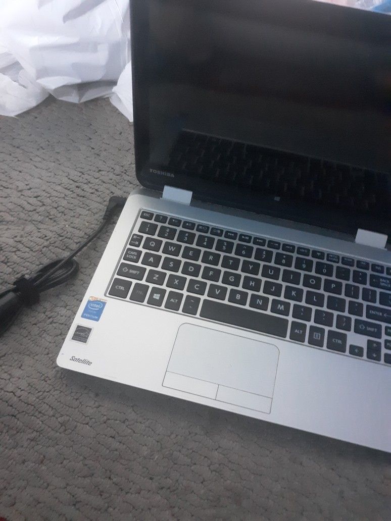 Laptop/tablet L15W-B1320 Toshiba for Sale in Lancaster, CA - OfferUp