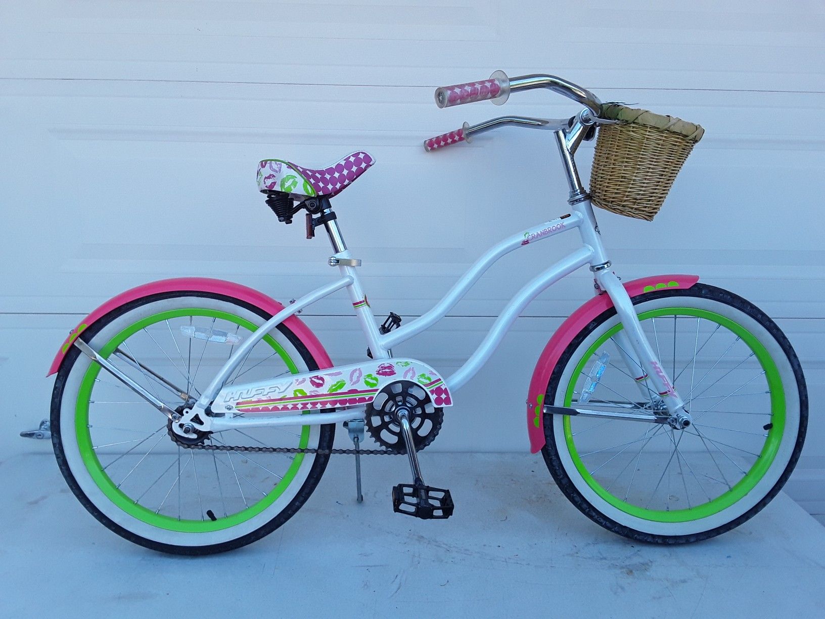 Huffy 20" Cranbrook Girls' Cruiser Bike with Basket, White for Sale in ...