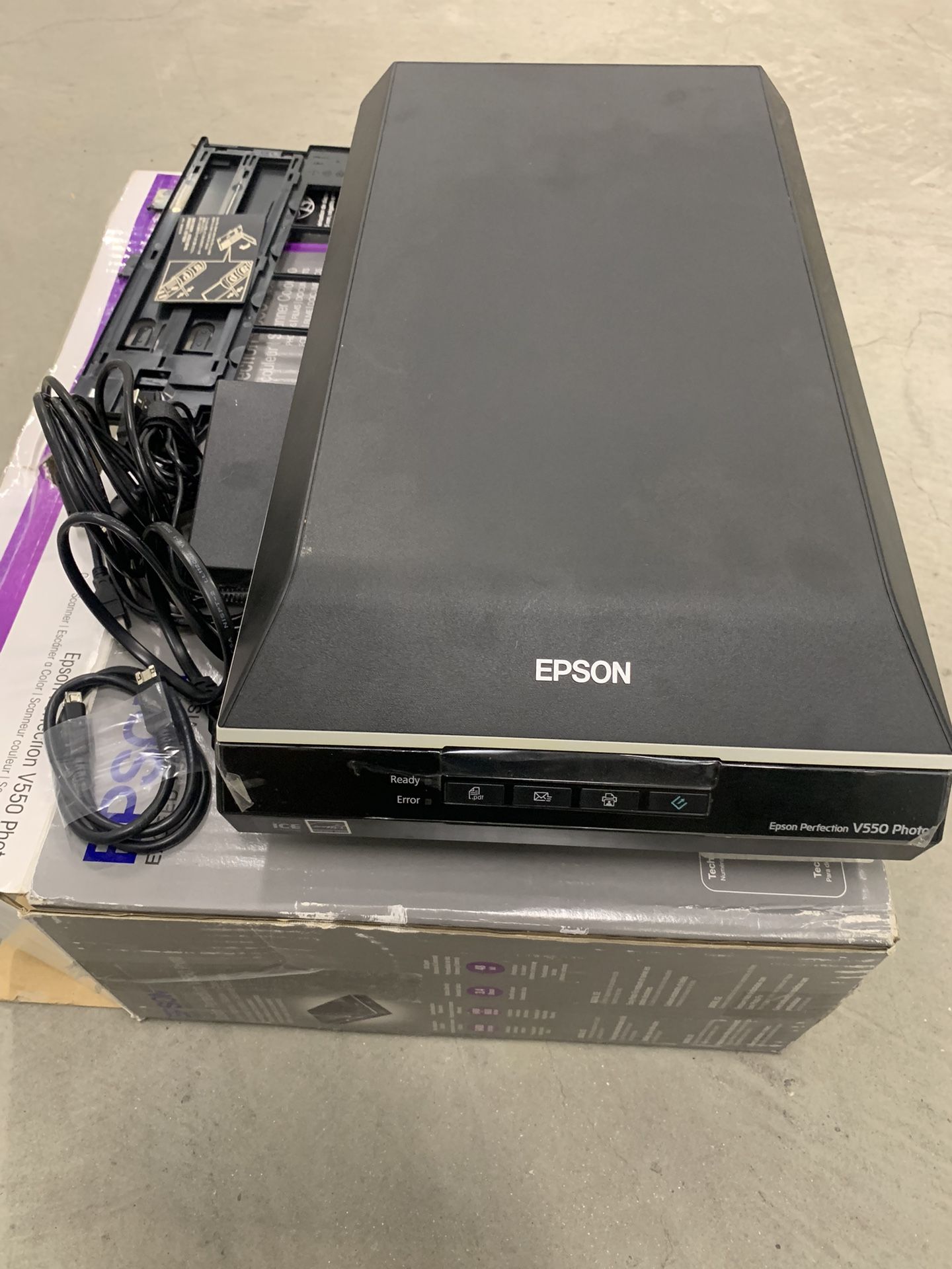 Epson Perfection V550 Photo Scanner for Sale in San Diego, CA - OfferUp
