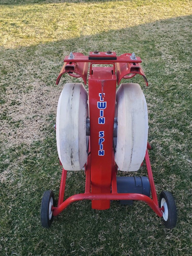 Twin Spin Softball Pitching Machine for Sale in Galt, CA - OfferUp