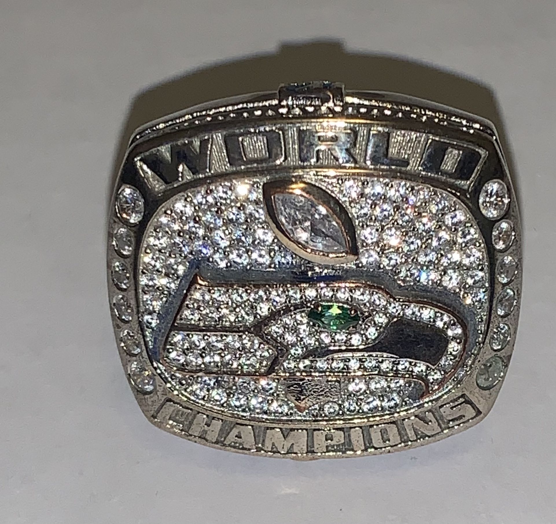 Marshawn Lynch Auto Patch RC & Seattle Seahawks High Quality SB Ring ...