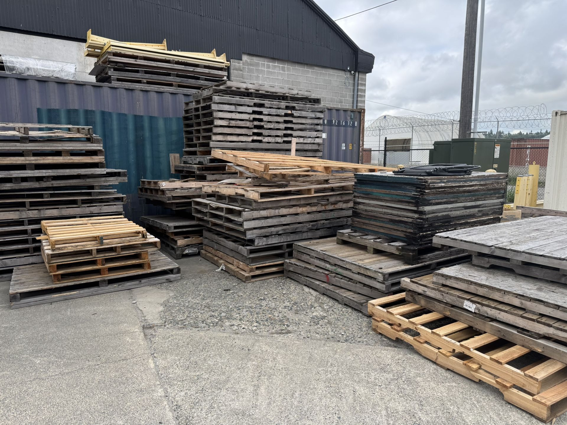 Free pallets for Sale in Tacoma, WA - OfferUp