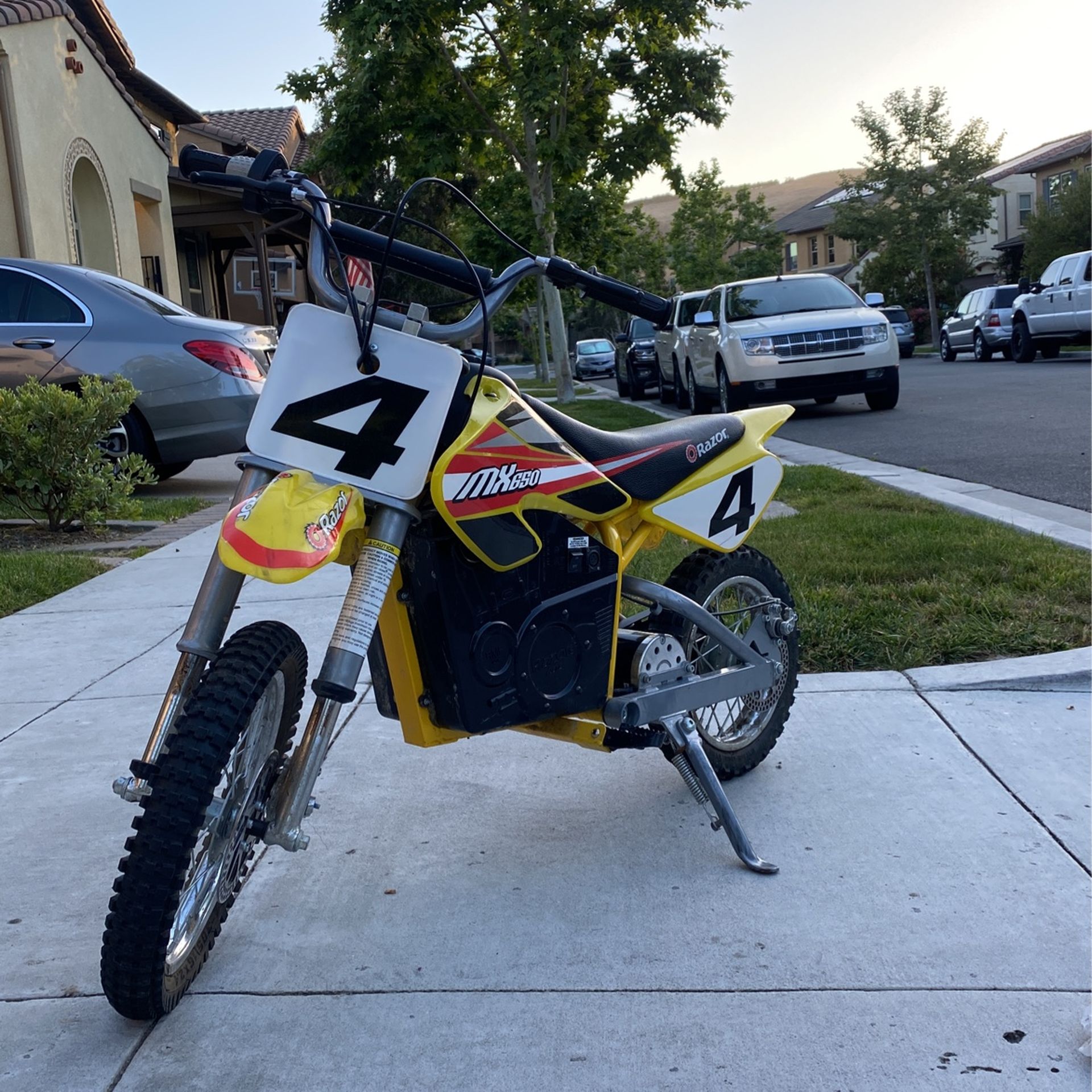 Razor MX650 Dirt Rocket Electric Ride on Yellow for Sale in Ladera ...