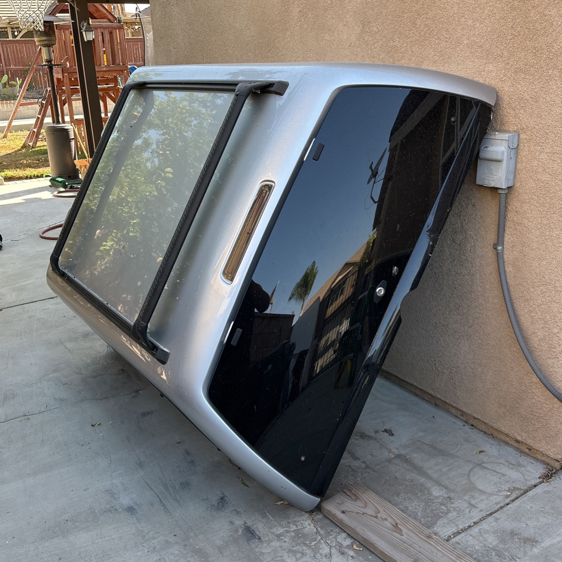 2007 Nissan Frontier Camper Shell for Sale in Jurupa Valley, CA - OfferUp